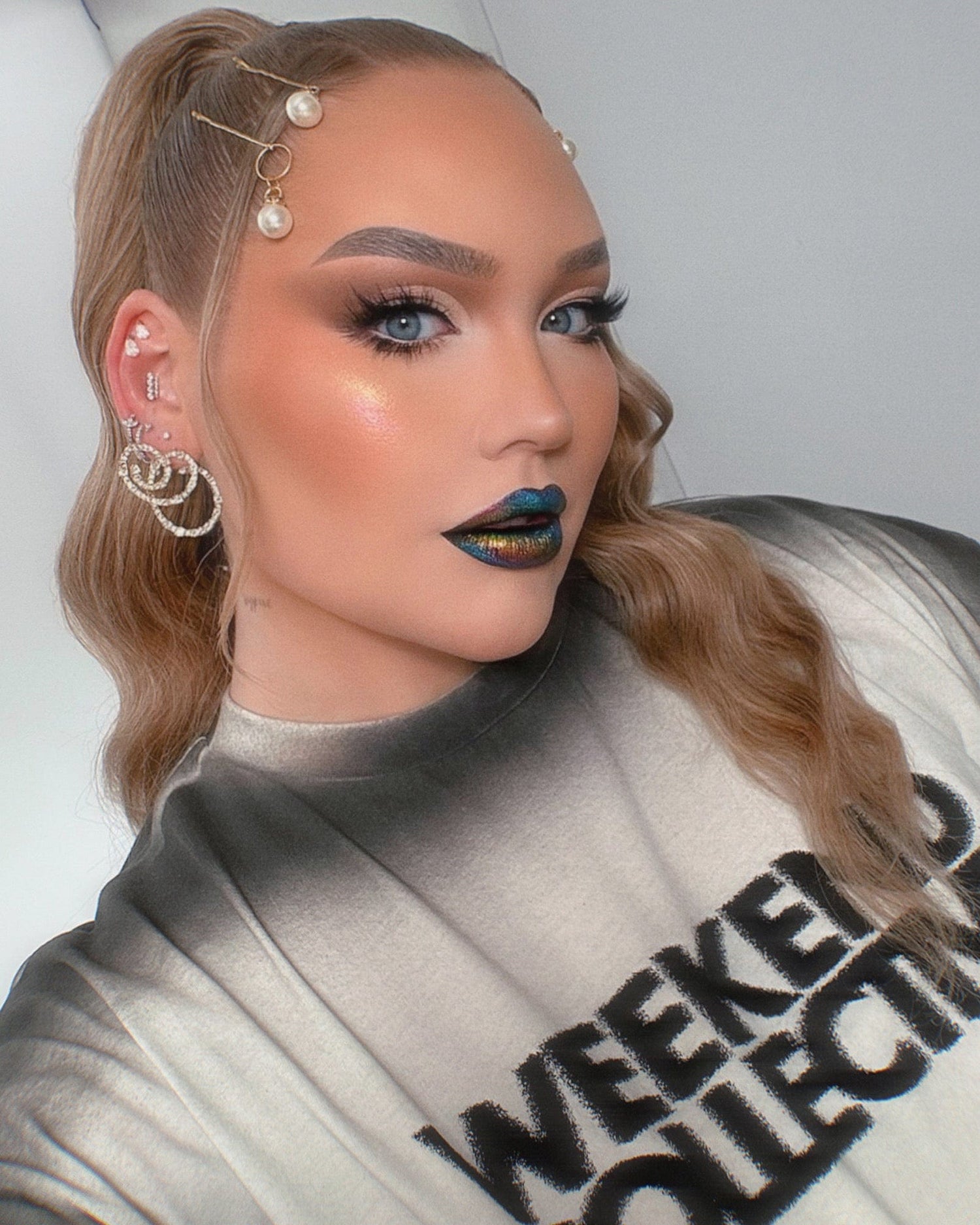 Insomnia Opal Multichrome Eyeshadow | Neon Blue Shimmer by Karla ...